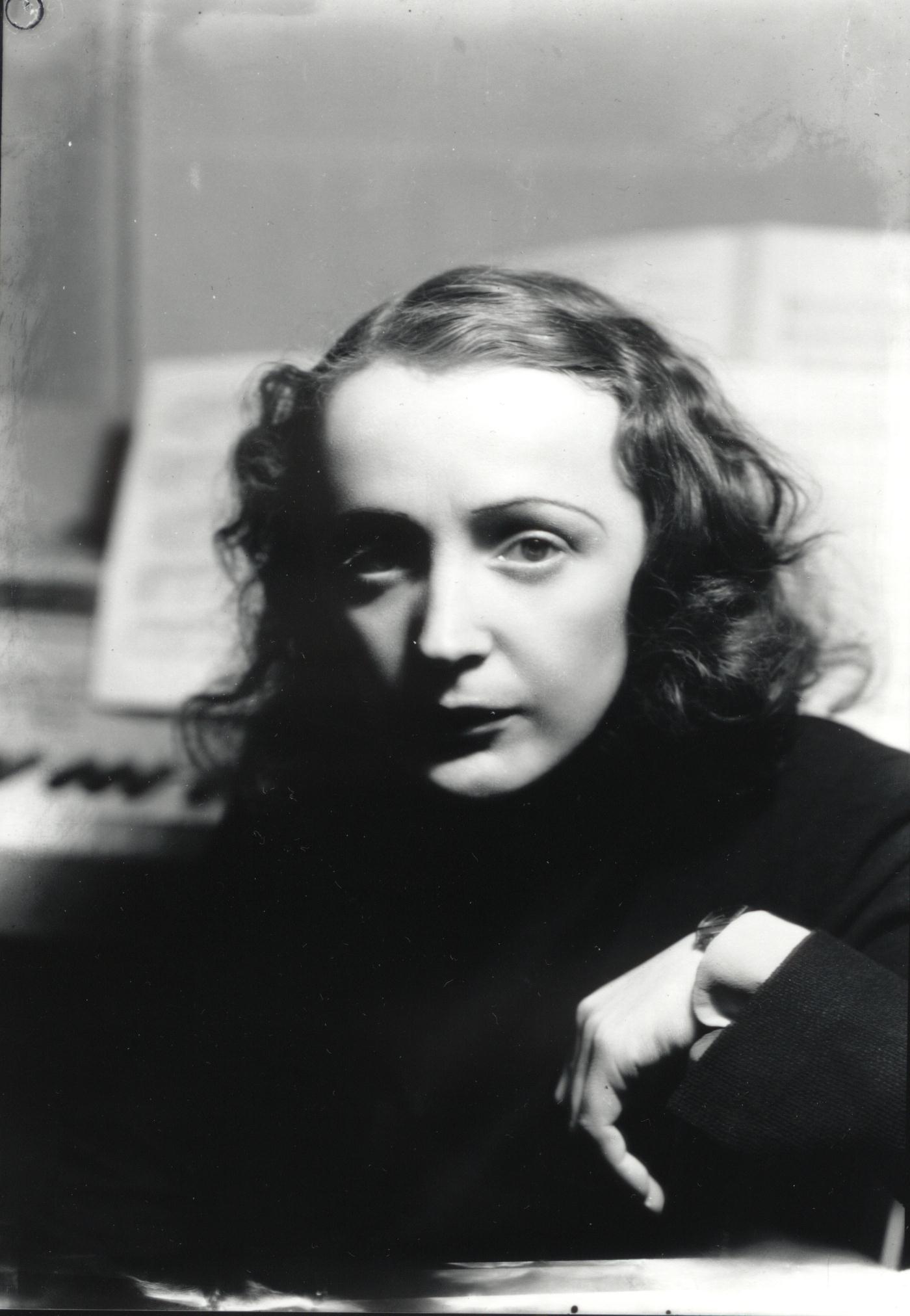 projection-edith-piaf-1423.jpg
